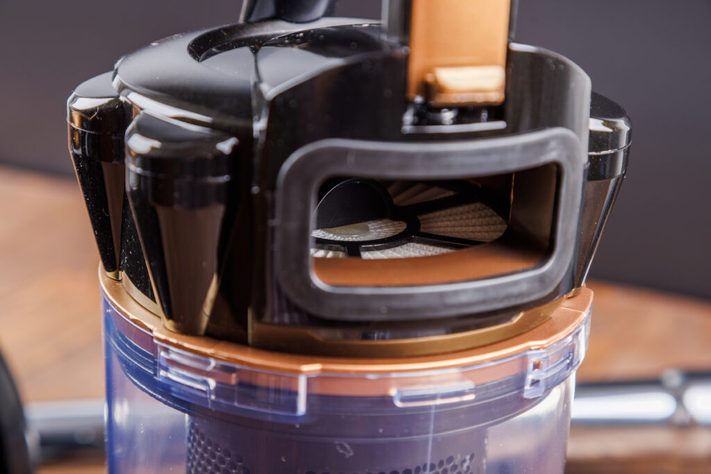Bagged vs. Bagless Vacuums: An Expert's Comparison - Edison Vacuums