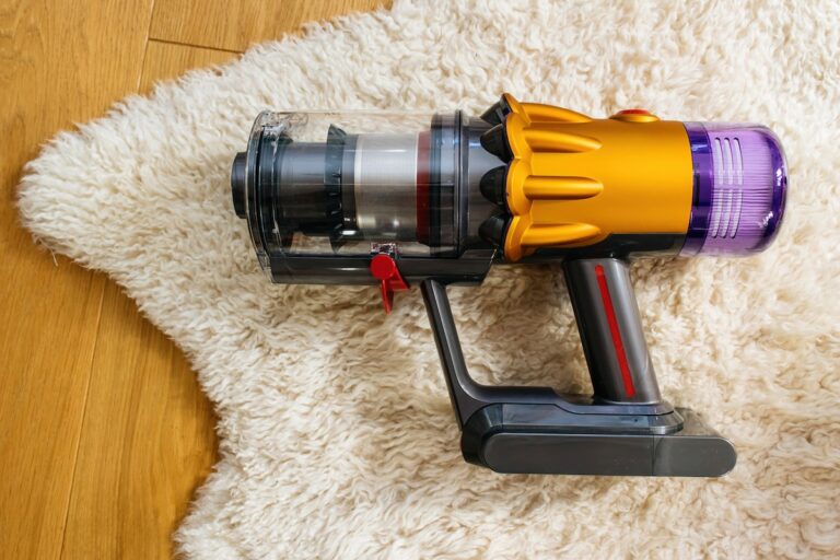 The Ultimate Dyson Vacuum Guide: Models & Comparisons - Edison Vacuums